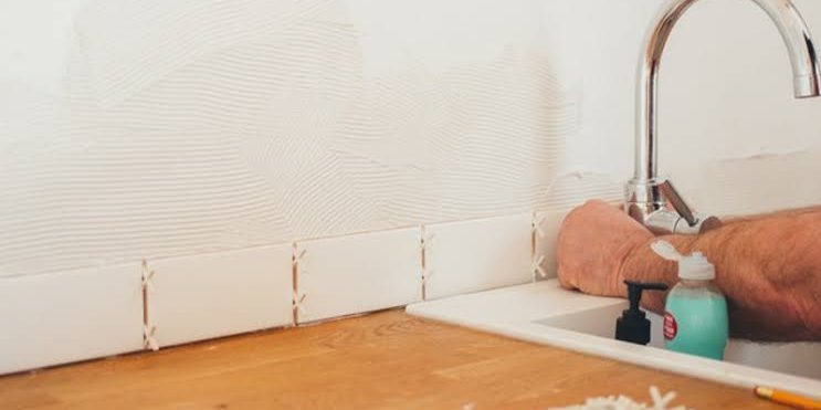 How To Tile A Splashback | Splashback Tiling | Houspect NSW